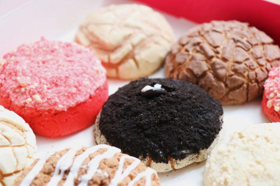 This Viral Panadería Offering Oreo, Mazapán, and Churro-Flavored ...