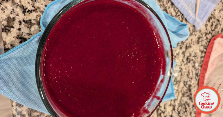 This Luxe No-Bake Very Berry Cheesecake Has a Pretzel Crust You’ll Love