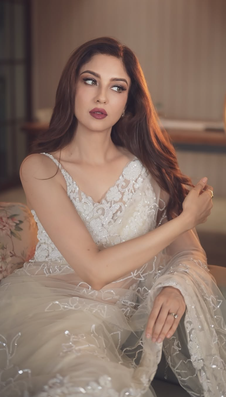 Saumya Tandon’s glamorous blouse designs