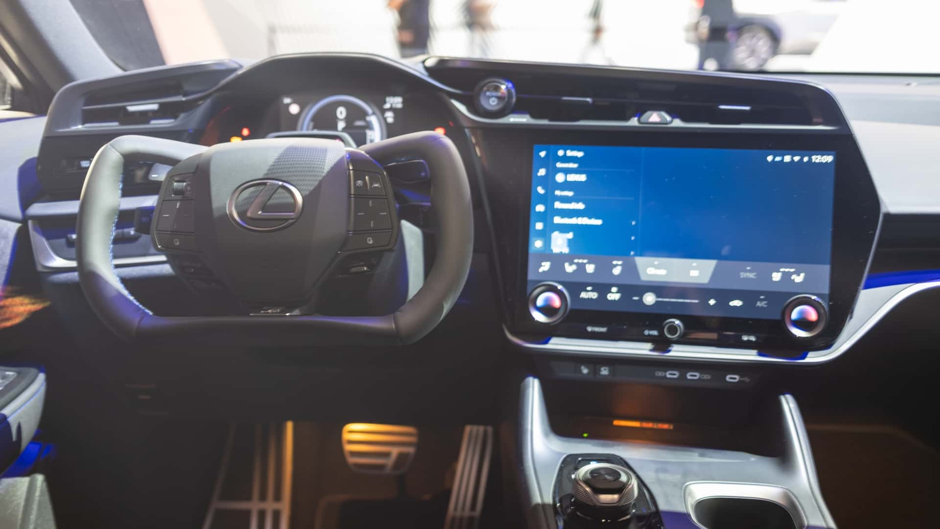 Lexus RZ550e 2026: con 408 CV y caja de cambios virtual