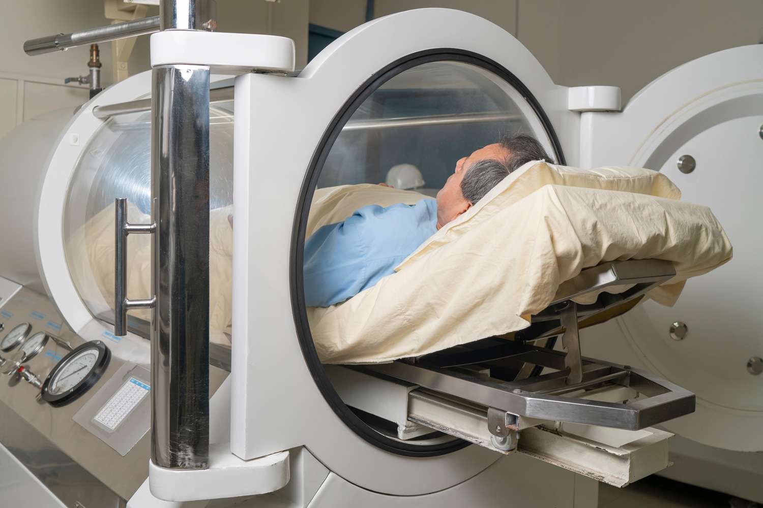 What Happens in a Hyperbaric Chamber?
