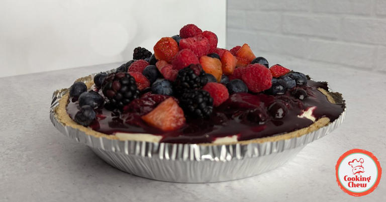 This Luxe No-Bake Very Berry Cheesecake Has a Pretzel Crust You’ll Love