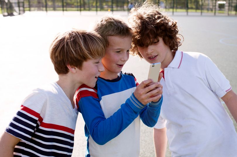 Total smartphone ban in Welsh schools 'not the answer'