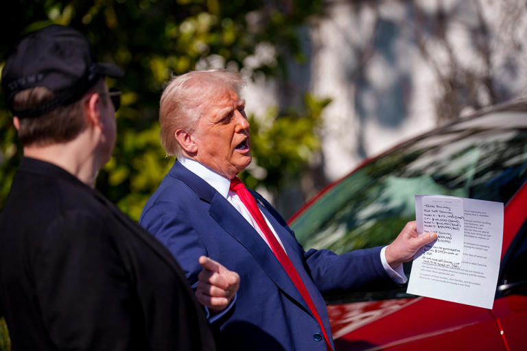 A photographer took a shot of Trump's notes — and they read like a ...