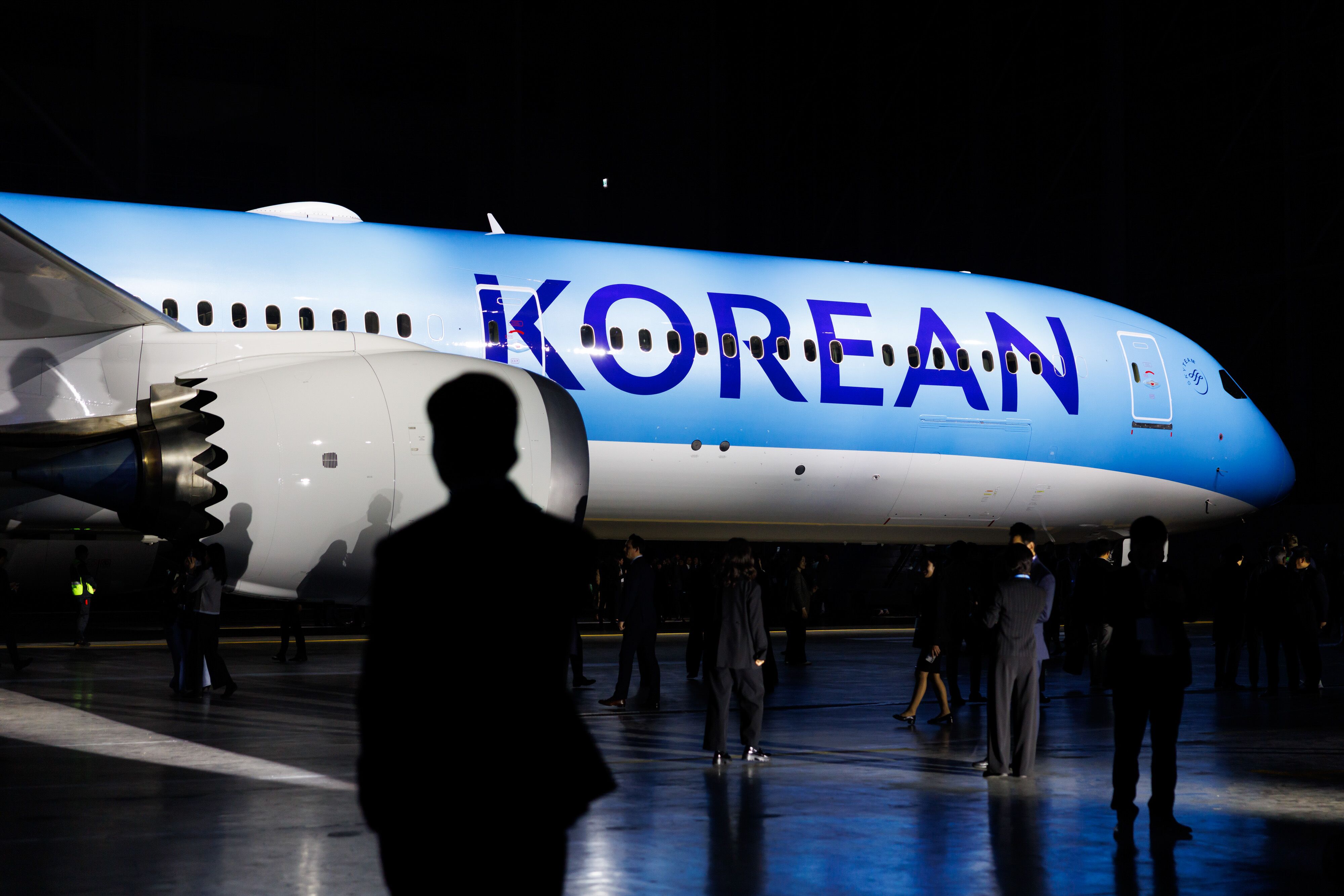 Korean Air Changes Logo, Upgrades Menus and Lounges After Merger