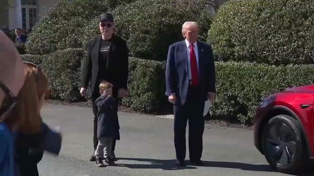 "[Musk] shouldn't be penalized": Trump does a PR stunt with a Tesla car ...