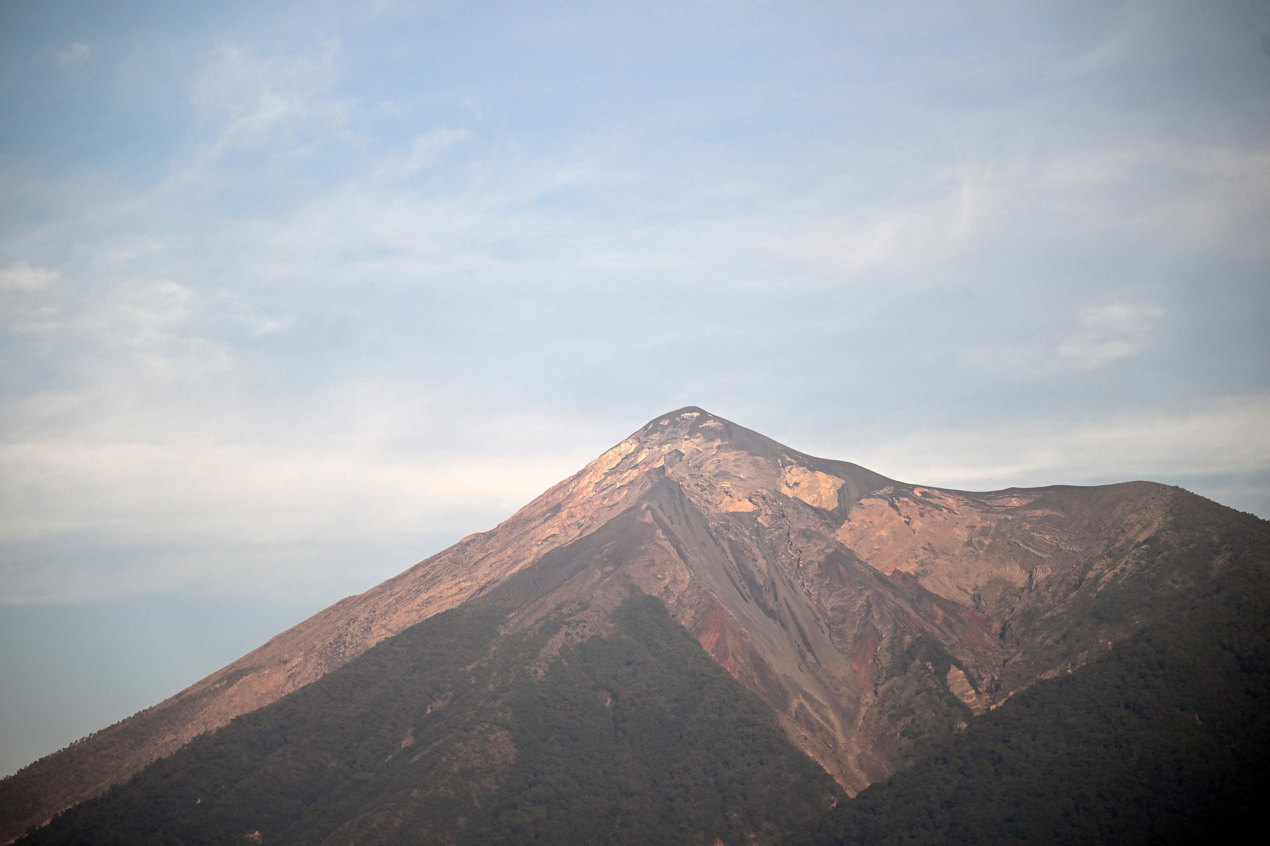 Guatemala volcano eruption in stunning before-and-after images