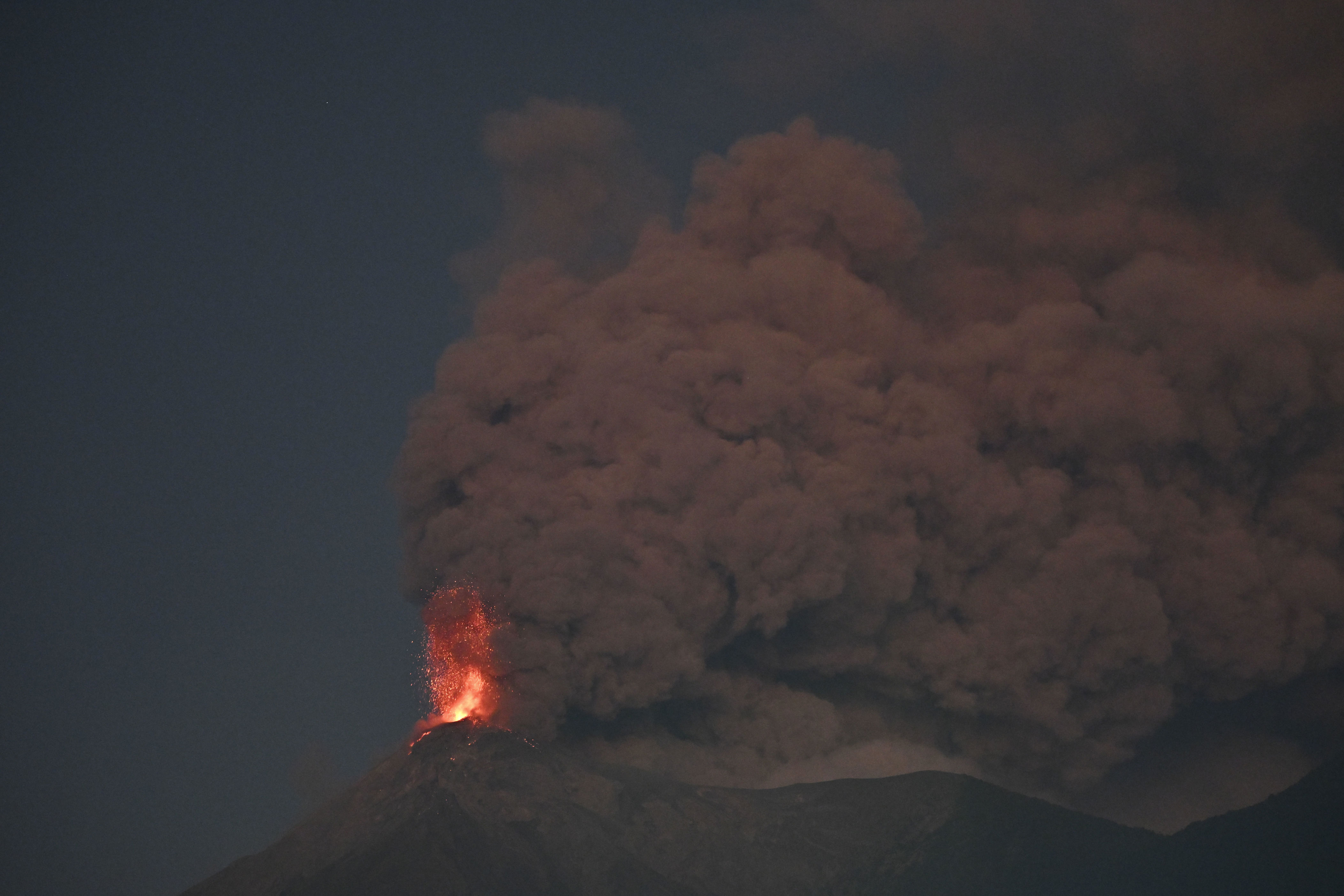 Guatemala volcano eruption in stunning before-and-after images
