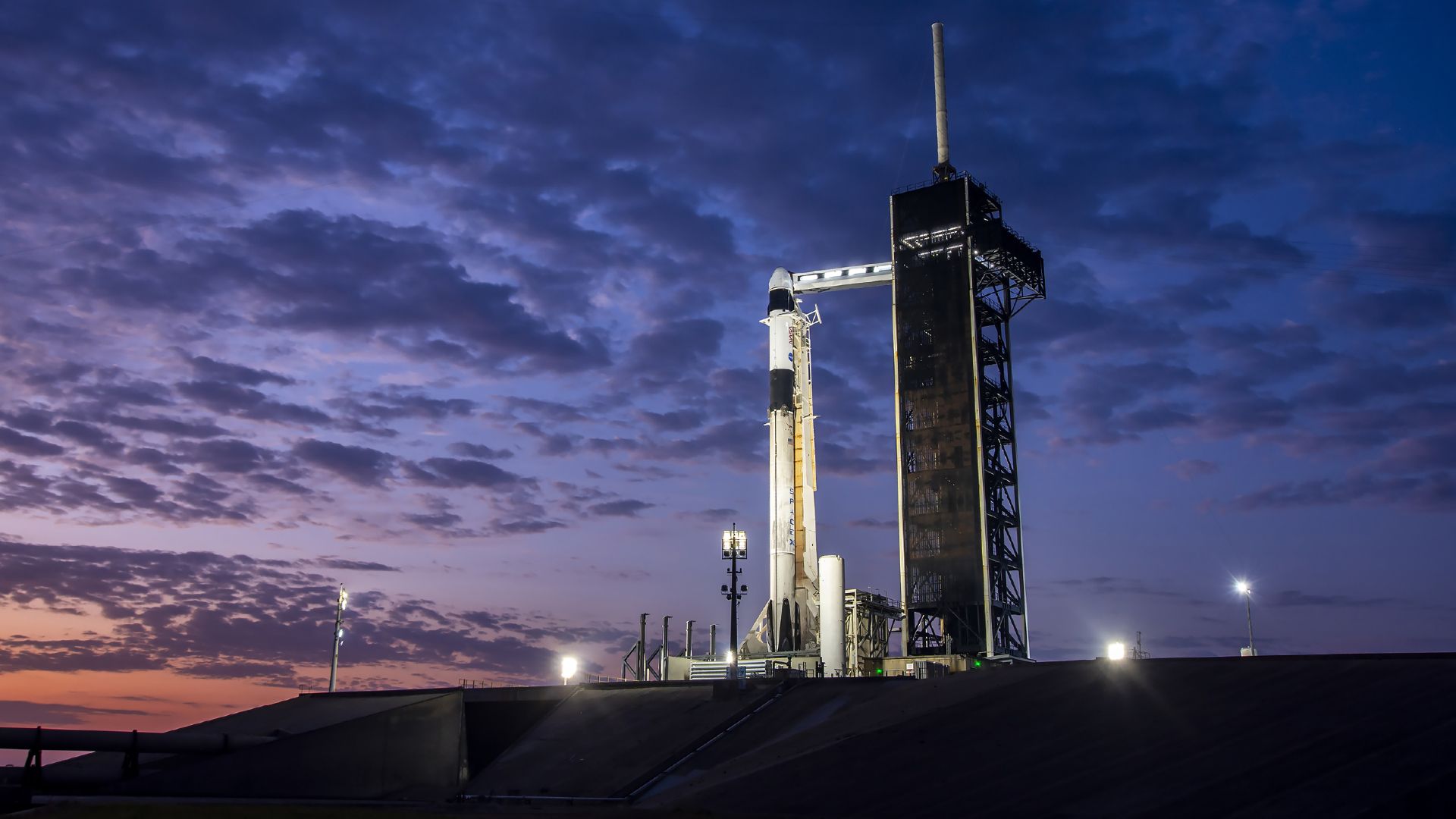 SpaceX Dragon meets sunrise at launch pad for Crew-10 flight | Space ...