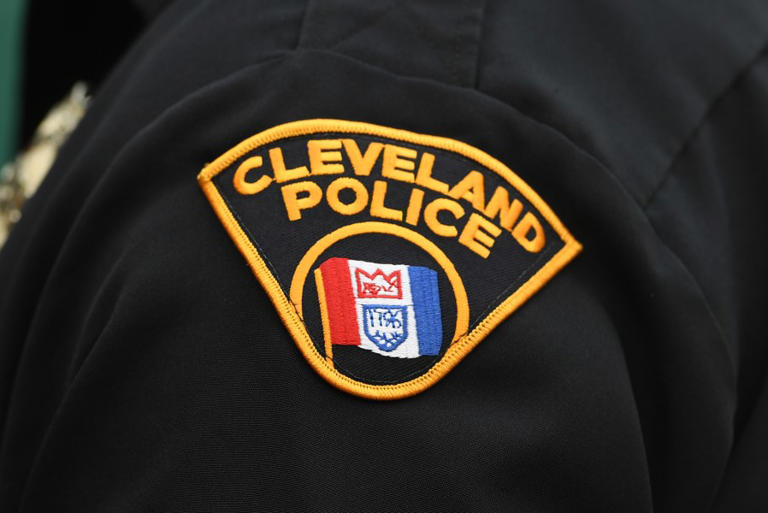Woman stabbed multiple times in Cleveland on Christmas Eve