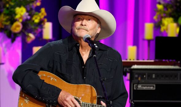 Country music legend Alan Jackson set to play final career show in May
