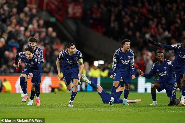 Arne Slot's stunned reaction after being asked about Mo Salah, Virgil ...