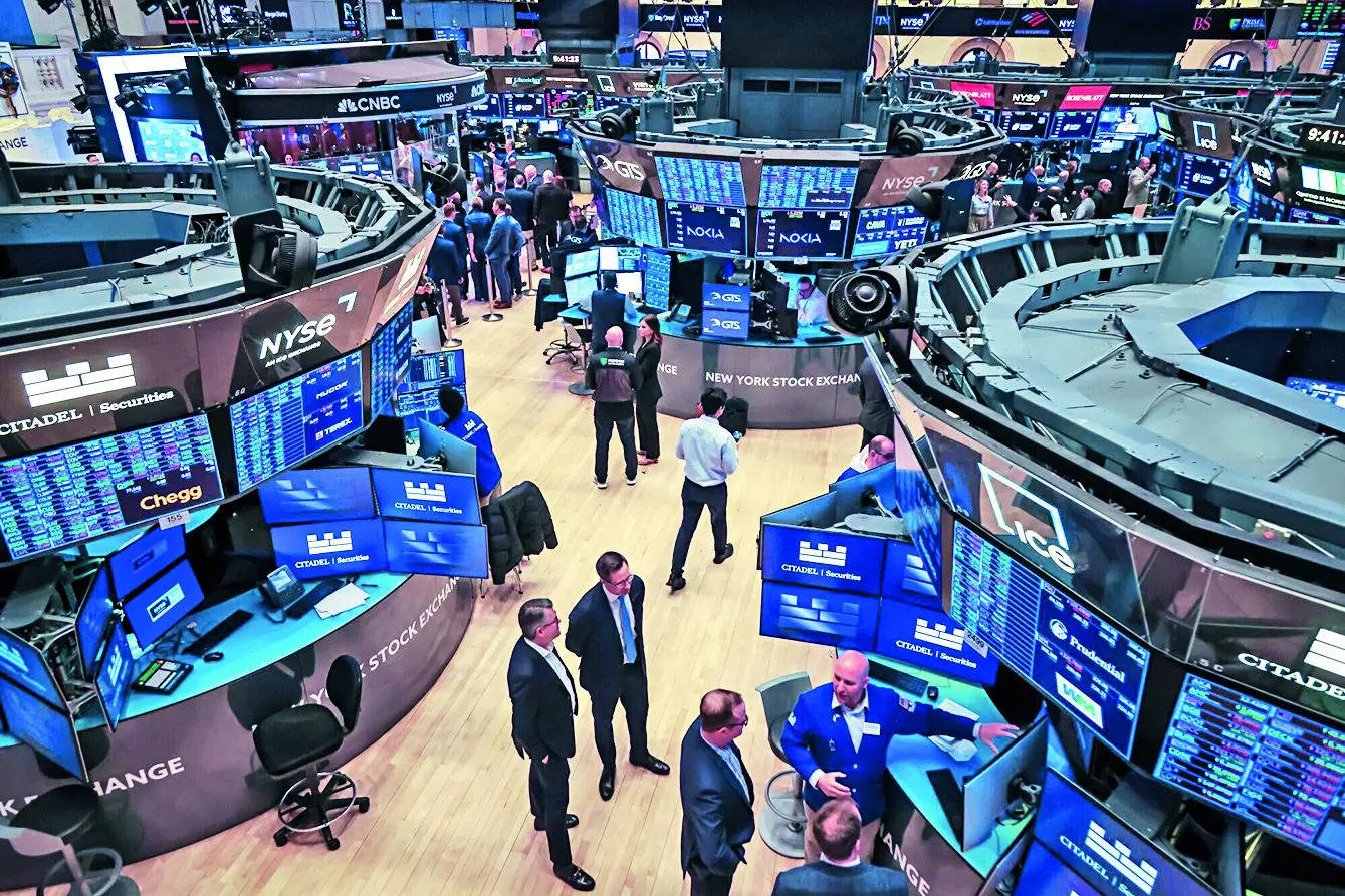 US stocks fall, adding to biggest selloff in months on economic fears