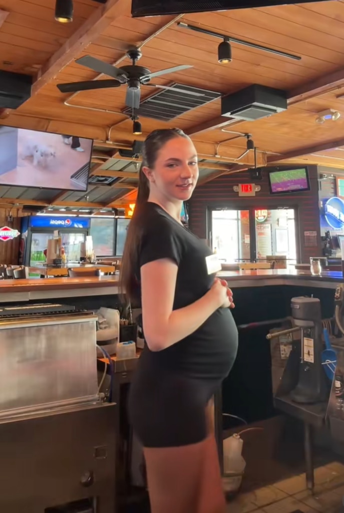 Hooters Waitress Shares How Pregnancy Impacts Her Tips