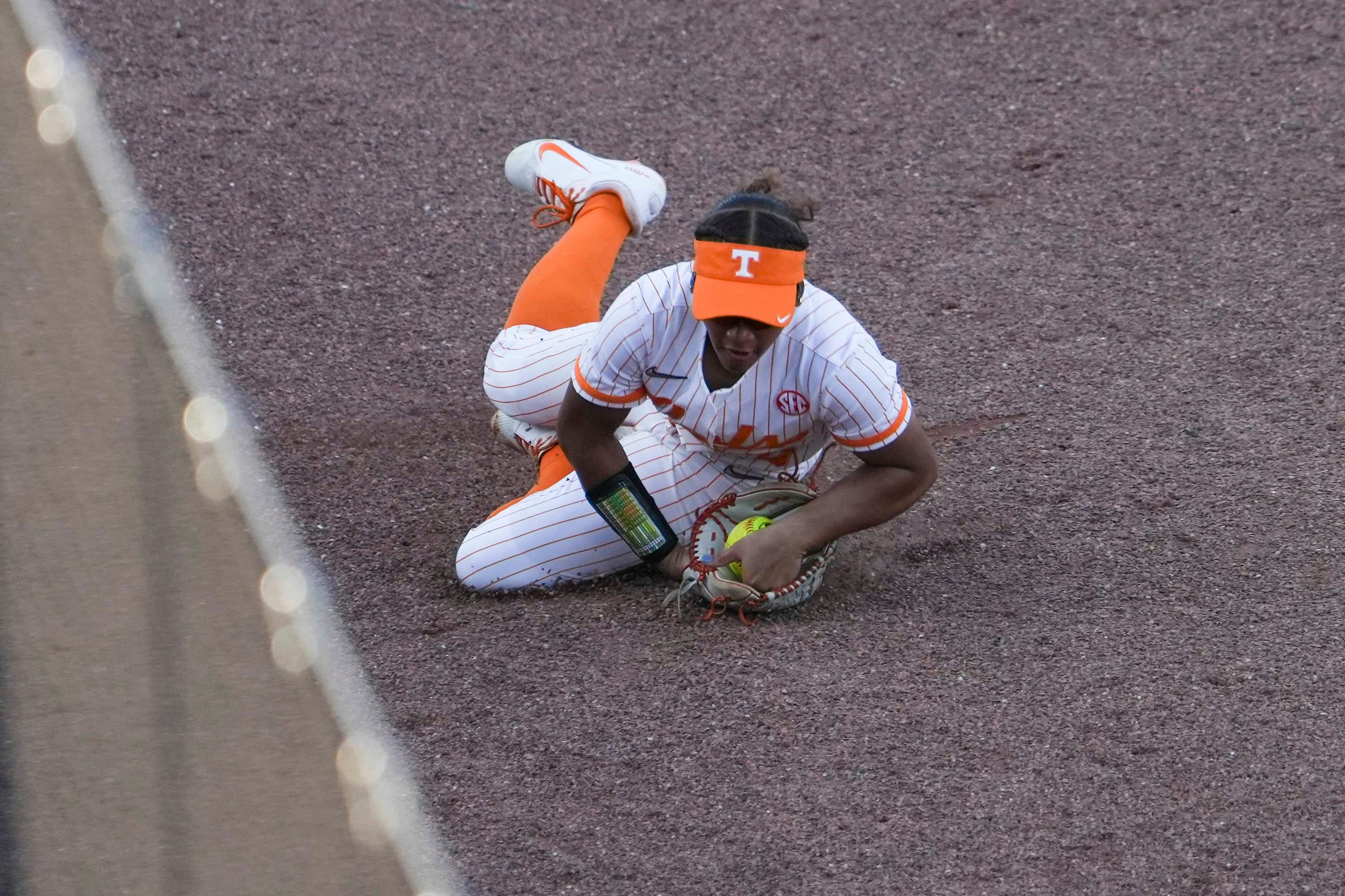 Tennessee softball vs Austin Peay in 11th edition of Midstate Classic