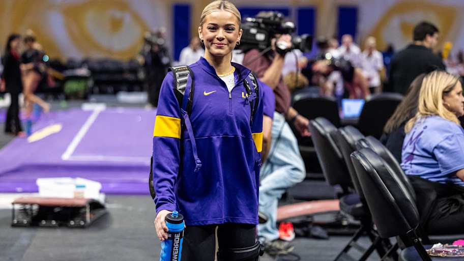 Julz Dunne can’t get away from sister Livvy even at dinner without her