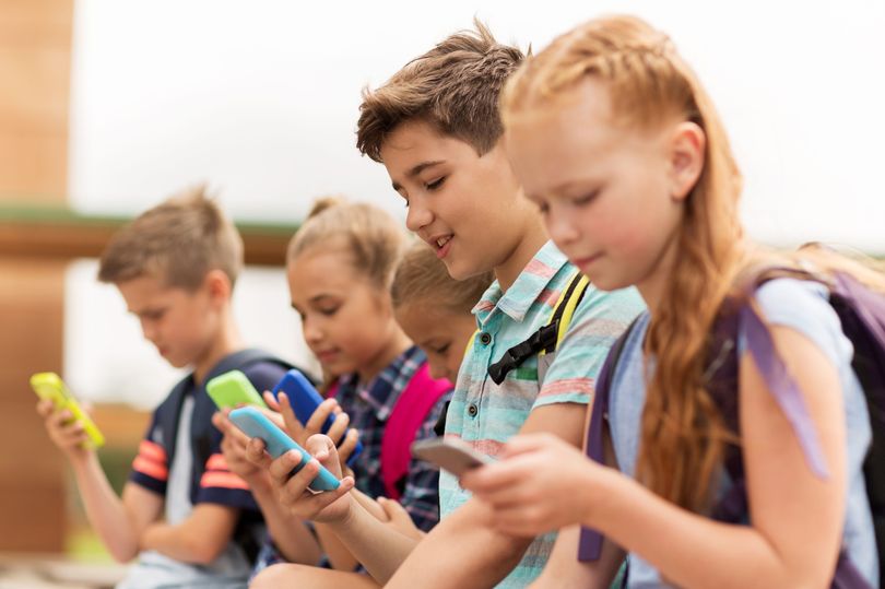 Total smartphone ban in Welsh schools 'not the answer'