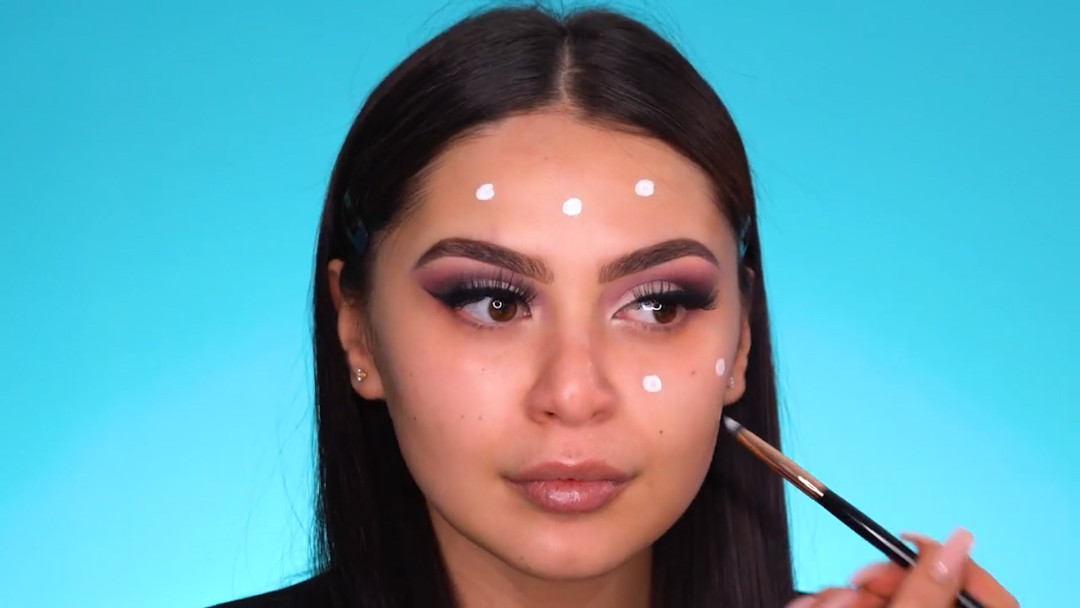 Capture Attention With Stunning Makeup