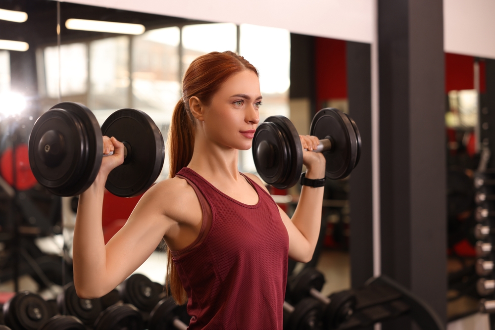 Shoulder press by weight, age, and level – how much should you be lifting?