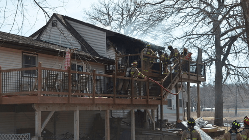 Witnesses aid trapped residents during Iowa City house fire