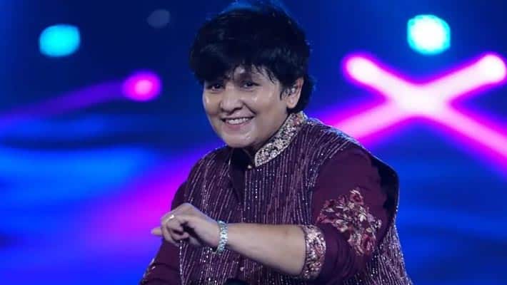 Falguni Pathak Birthday: Know net worth, assets, song fee of this singer