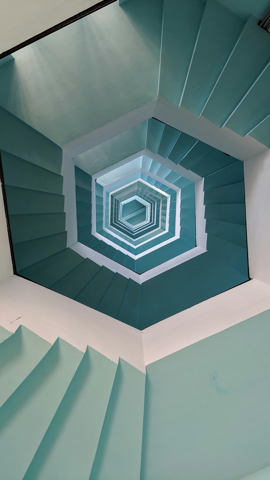 Think you have sharp eyes? Spot the hidden word in this illusion