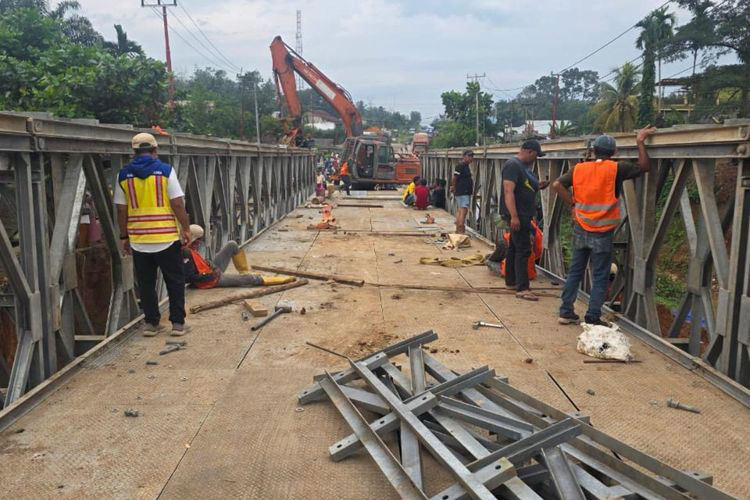 Jembatan Bailey Terpasang di Jalan Nasional Jambi-Sumbar, Kementerian ... Jembatan Bailey Terpasang di Jalan Nasional Jambi-Sumbar, Kementerian ...