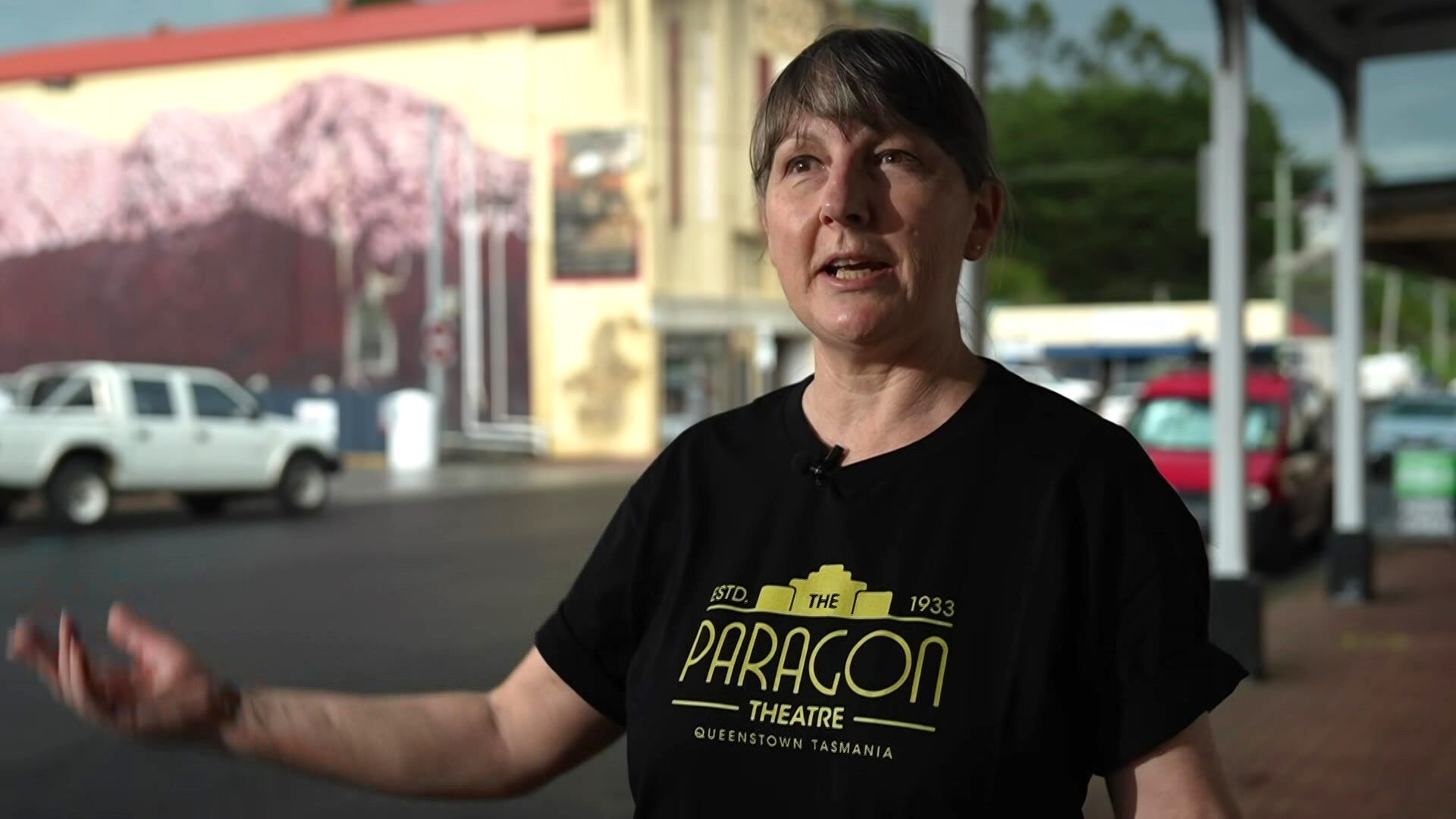 Tasmania dealing with bushfires, hail as storm front sweeps over