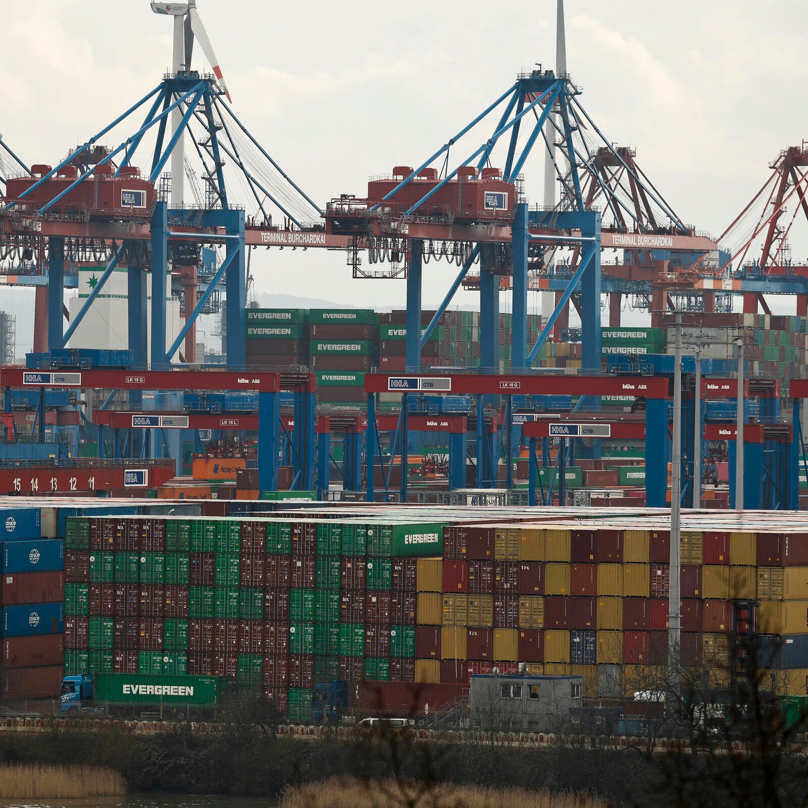 Trump 25% tariffs on steel and aluminum take effect, EU announces ...