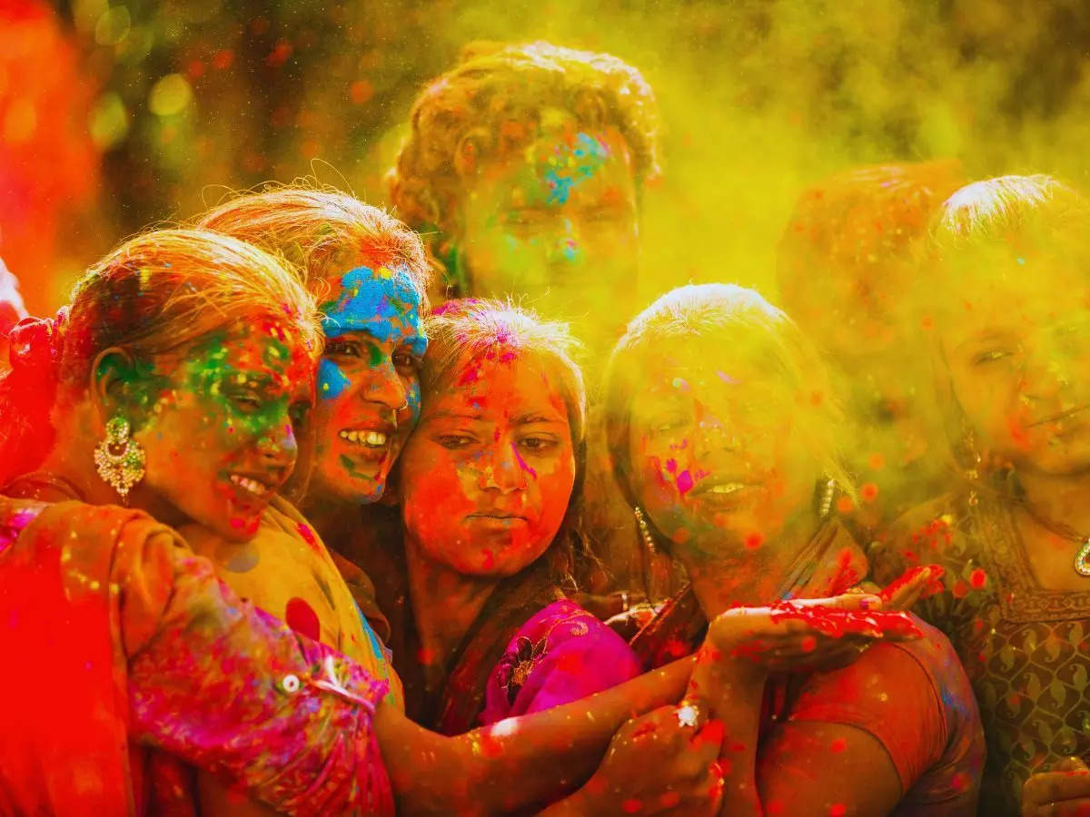 Holi 2025 Date: Check Dhulendi date, Holika Dahan muhurat, bhadra kaal ...