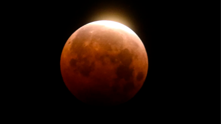 Blood Moon 2025: First Photos Of Total Lunar Eclipse Out | WATCH