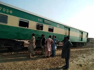 Pakistan to launch 'full-scale' operation to free train hostages