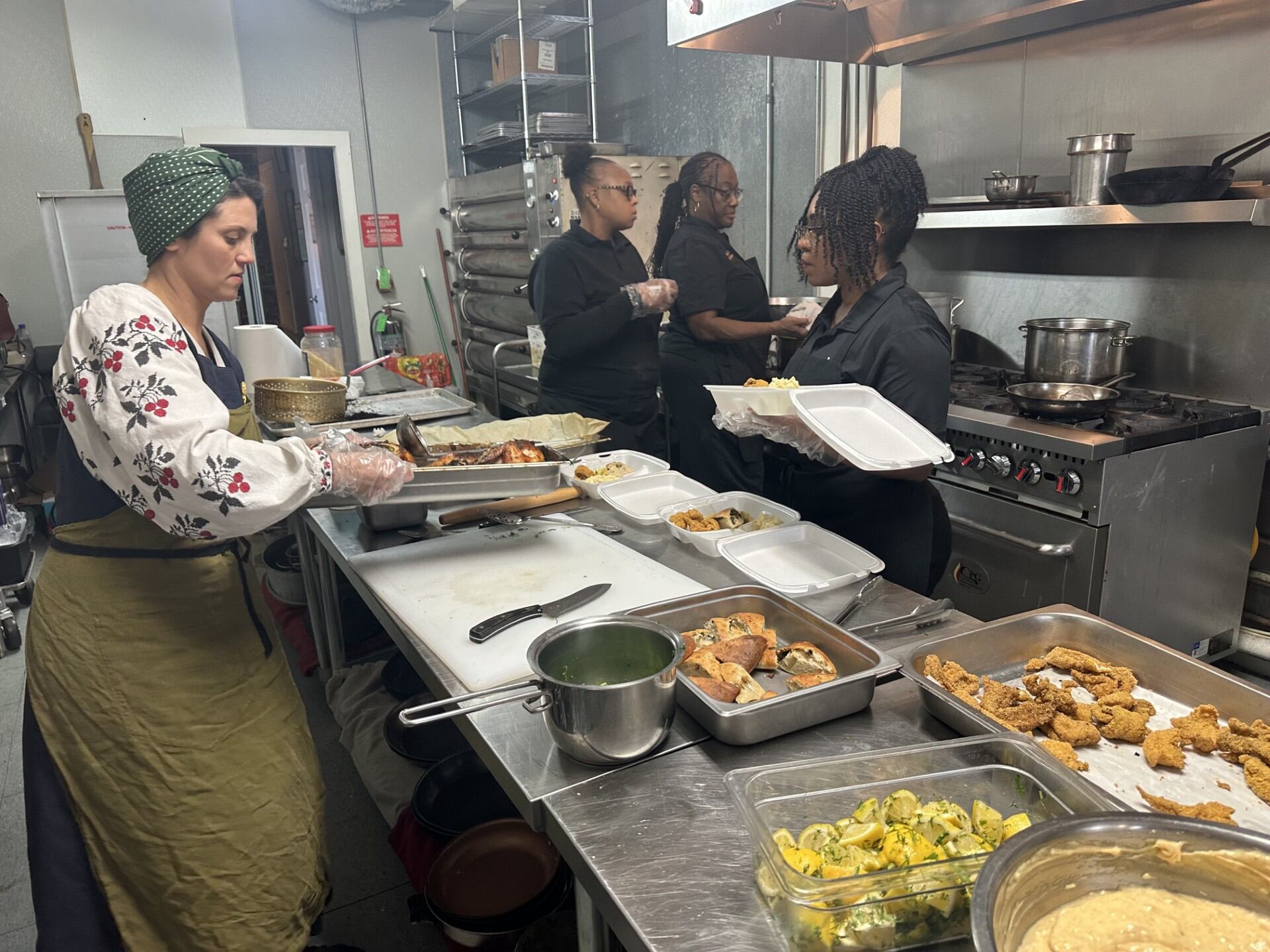 Celebrity chefs prepare meal for first responders in show of global unity