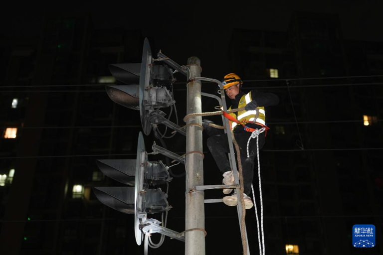 Scientists Just Discovered When Humans Started Eating Meat