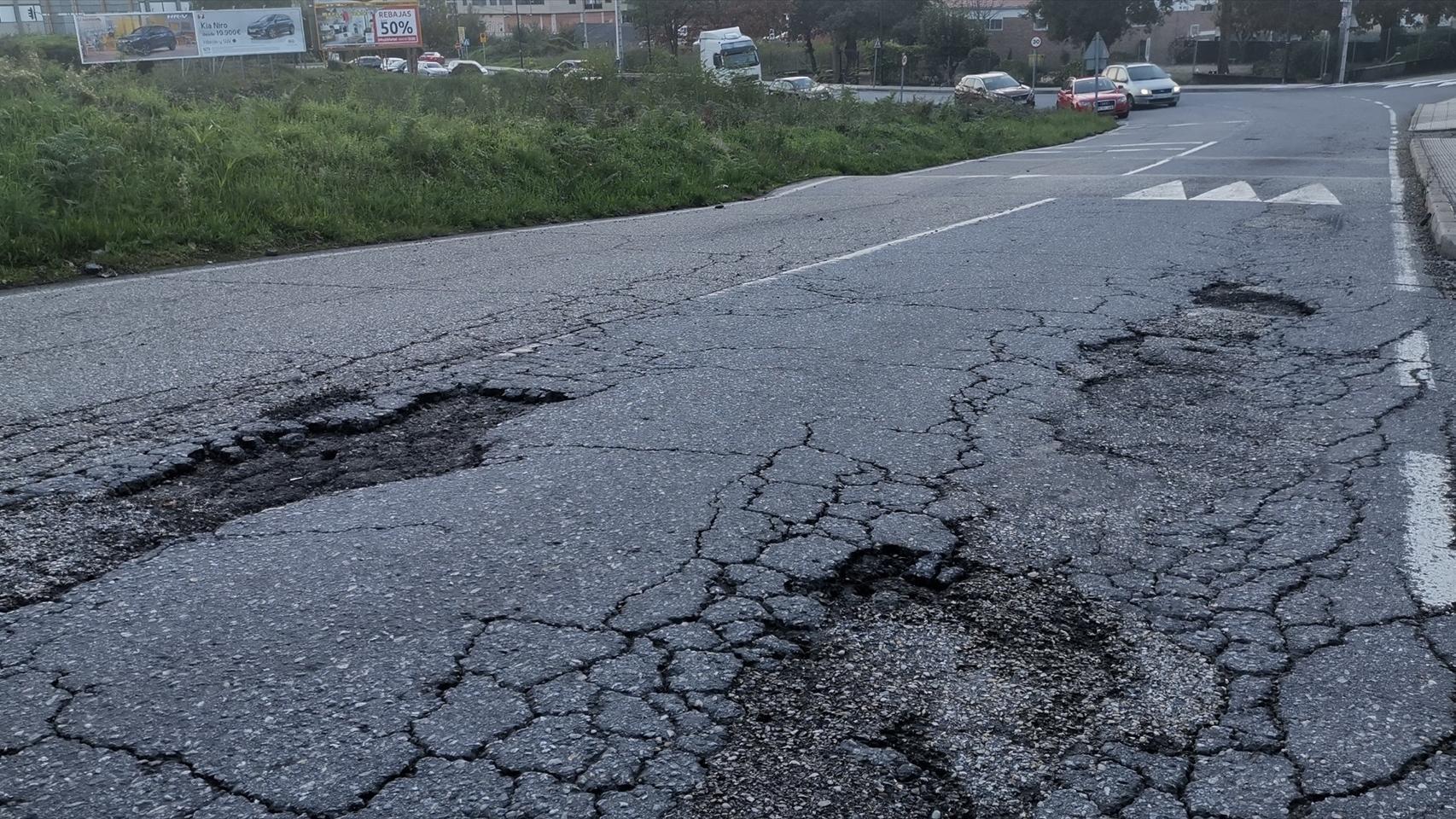 Adiós a los baches: el innovador asfalto que repara sus propias grietas ...