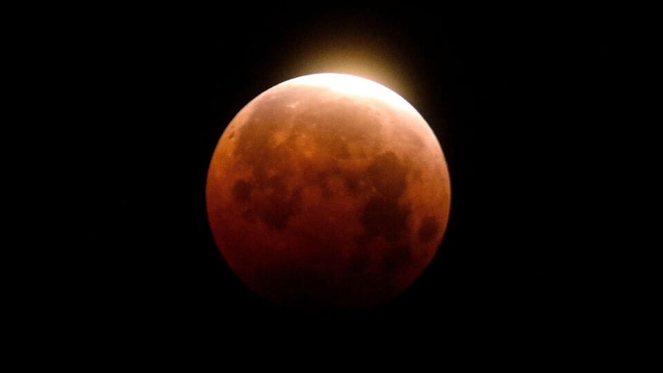 Blood moon total lunar eclipse: Can you see it on Holi 2025? Check date ...