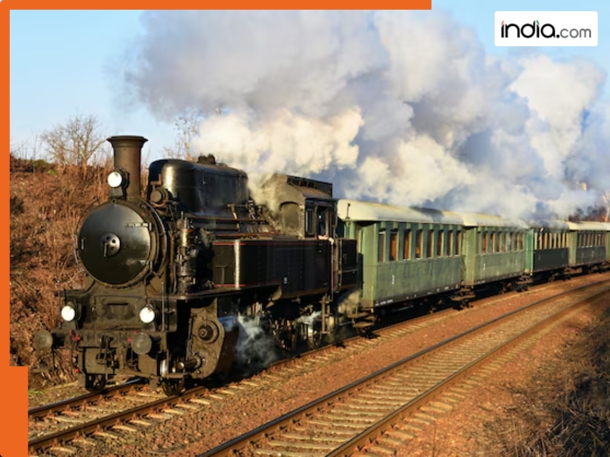 Pakistan's oldest train is running since 1920, it connects Karachi with ...