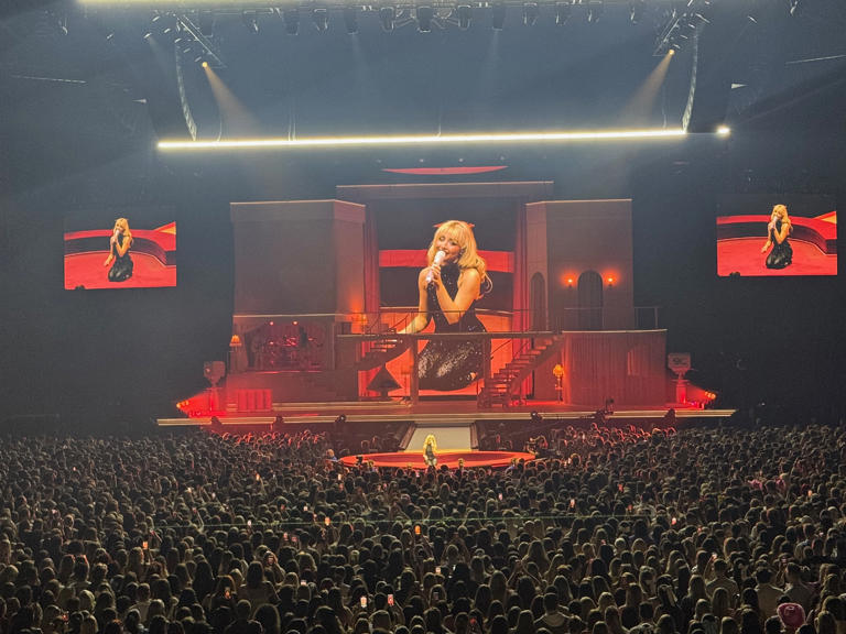 Sabrina Carpenter at the Glasgow Hydro: Here are 27 amazing pictures of ...