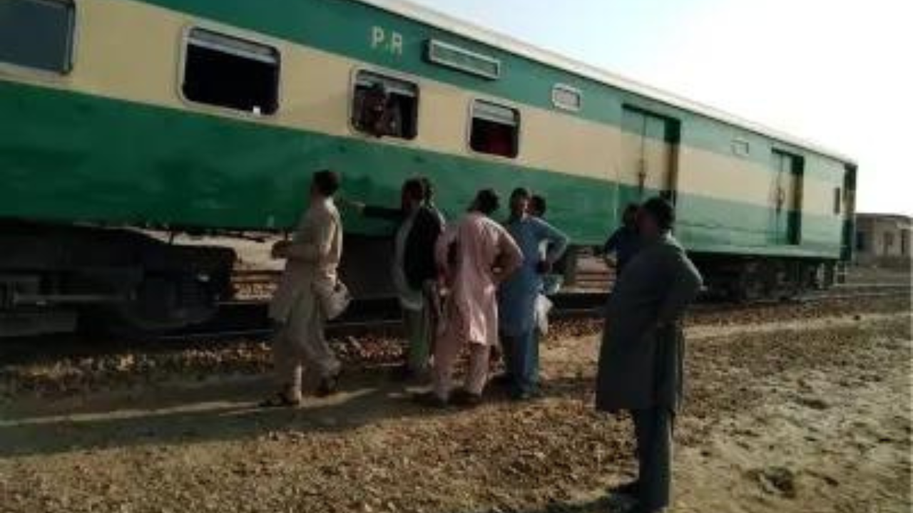 Jaffar Express hijack: 'Massive operation' underway as Pak forces ...