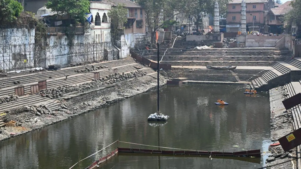 IN PHOTOS Low water level at Banganga Tank in Mumbai as desilting work ...