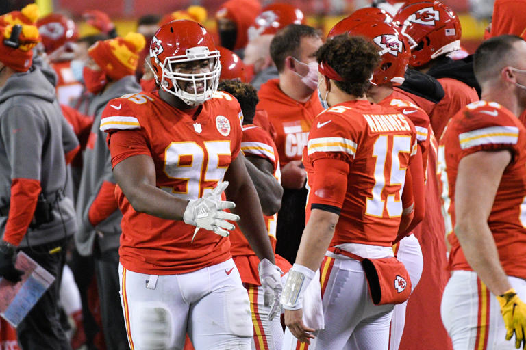 Report: Chiefs restructure Jones, Mahomes’ contracts to free up $49M cap space