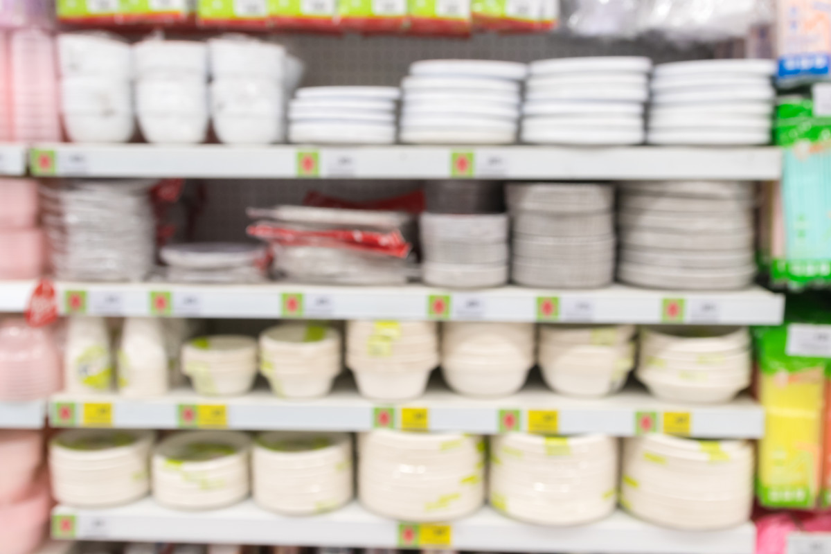 Woman Turns Dollar Tree Plates Into a Work of Art in Seconds