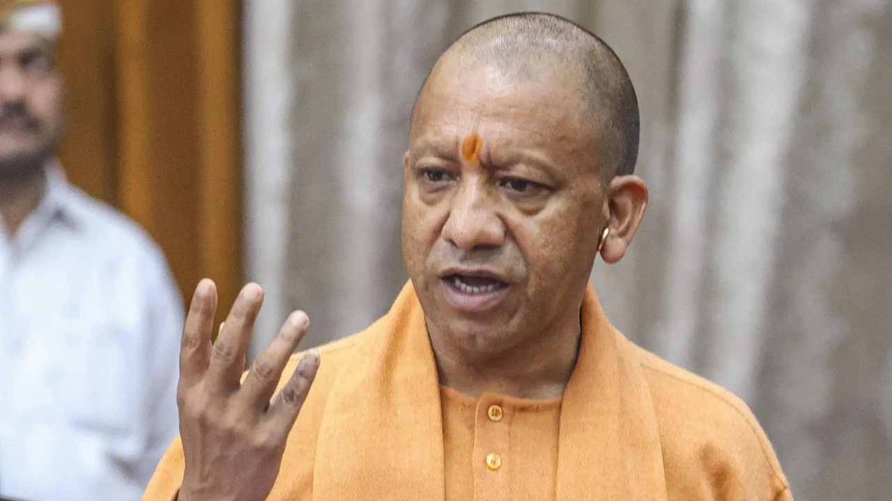 'One day entire world will wear bhagwa': UP CM Adityanath says saffron ...