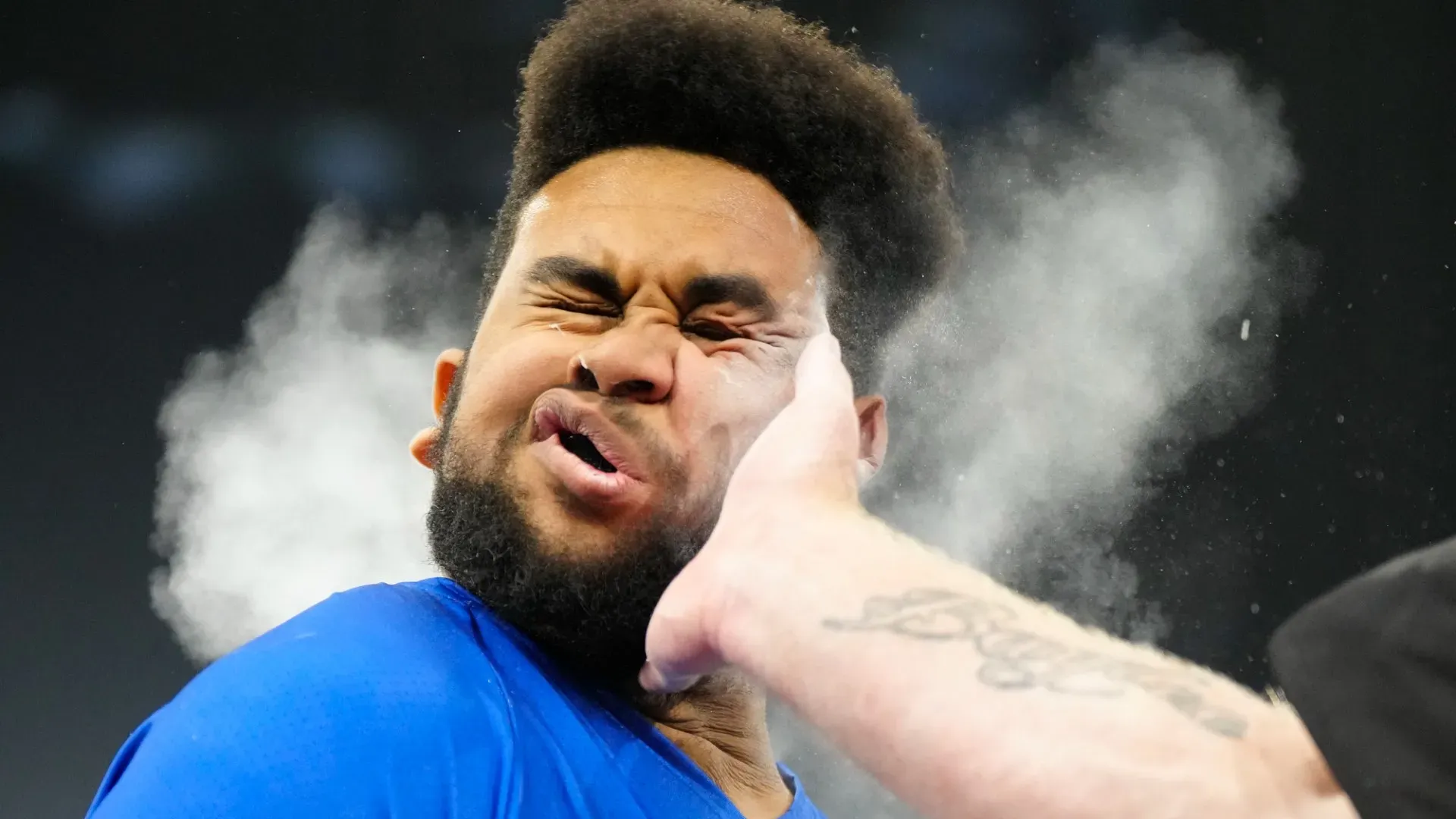 Se donner des gifles est devenu un sport, très populaire d'ailleurs ...