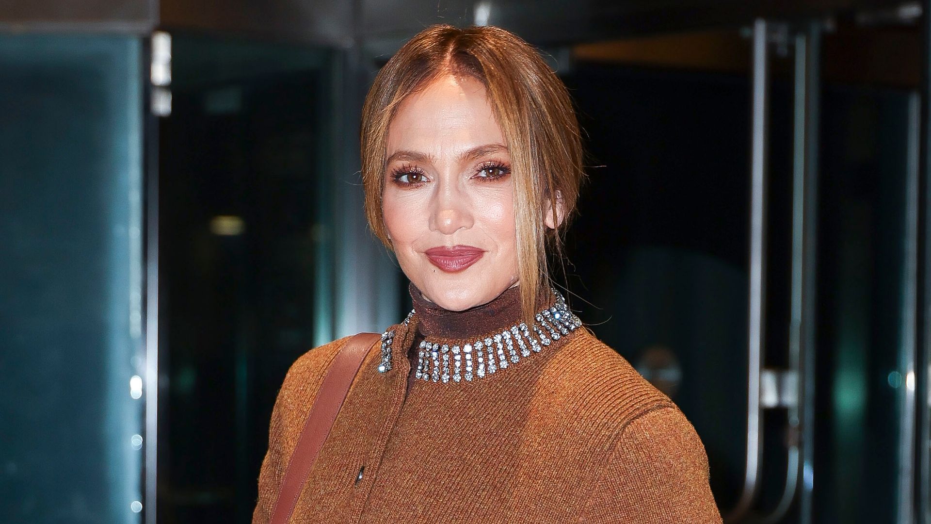 Jennifer Lopez reveals facial stitches after recent injury in before ...