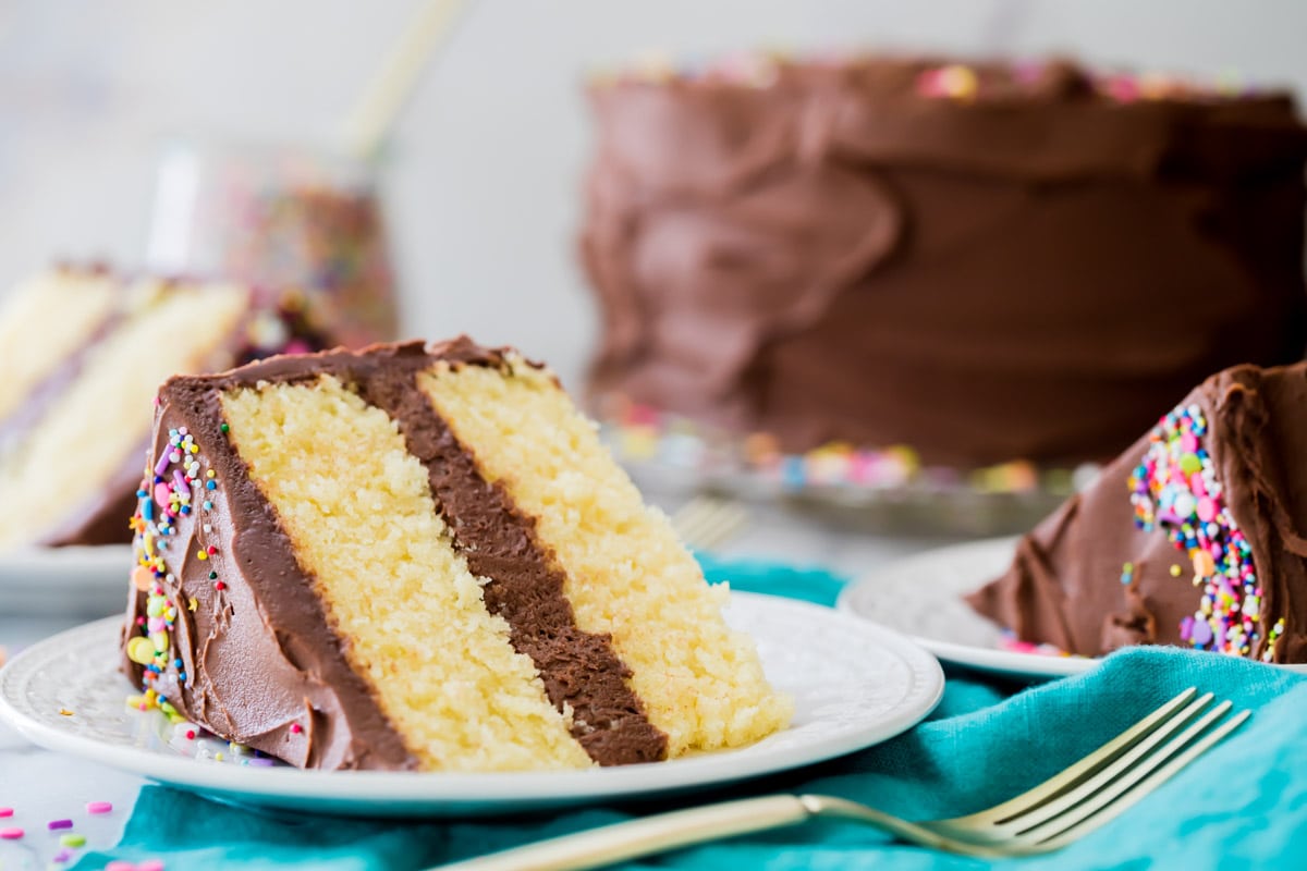 One-Bowl Wonders: 17 Cakes with Zero Hassle, All Flavor