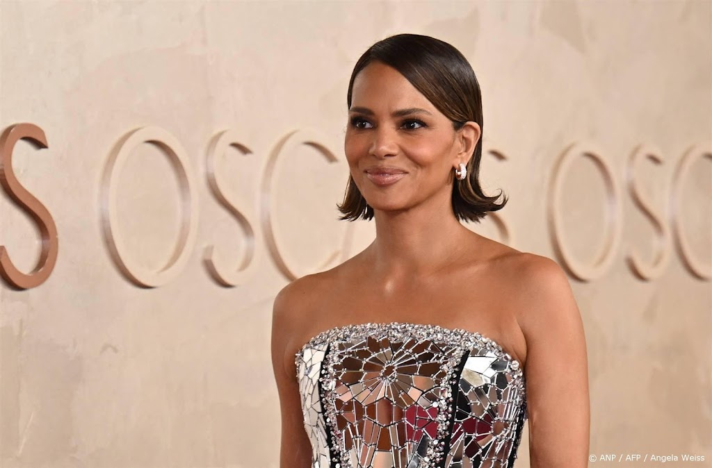 Halle Berry moet Cannes-jurk aanpassen vanwege nieuwe kledingvoorschriften