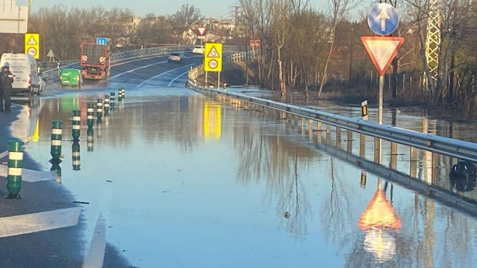 Cortan un carril de la M-206 en Torrejón de Ardoz tras el ...