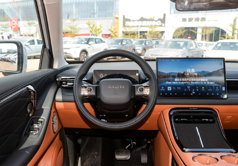 13万抄底650km大SUV，埃安V霸王龙650智享版，纯电续航是大卖点？