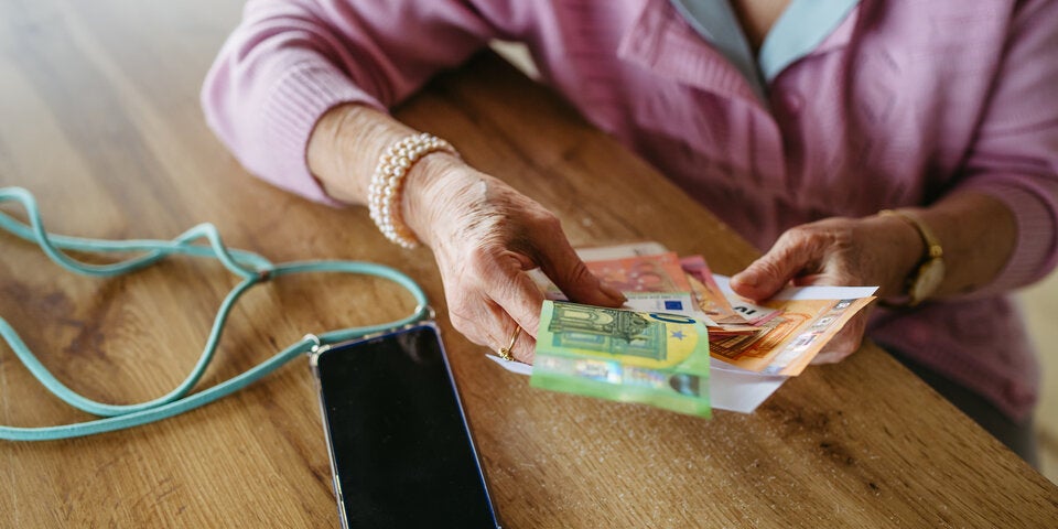 Wieder Oma (80) auf "Polizeitrick" reingefallen